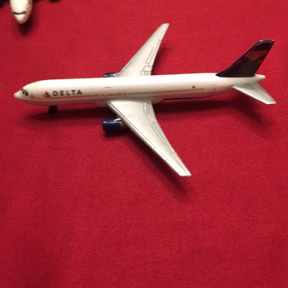 Toys | 4 Delta Toy Airplanes | Poshmark